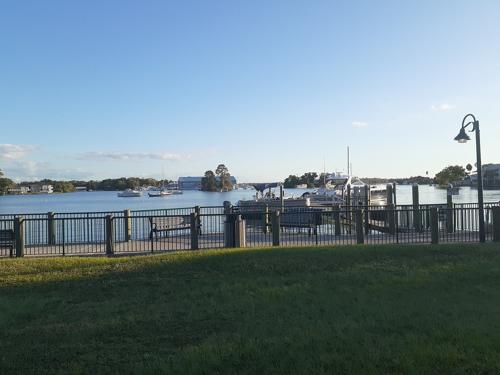 Crackers Bar & Grill, Crystal River | Menu, Photos & Prices | Foodeist